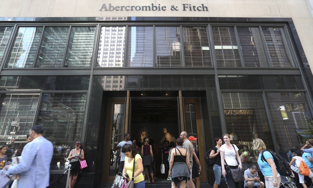 Funcionária da Abercrombie & Fitch acusa práticas de racismo e assédio ...