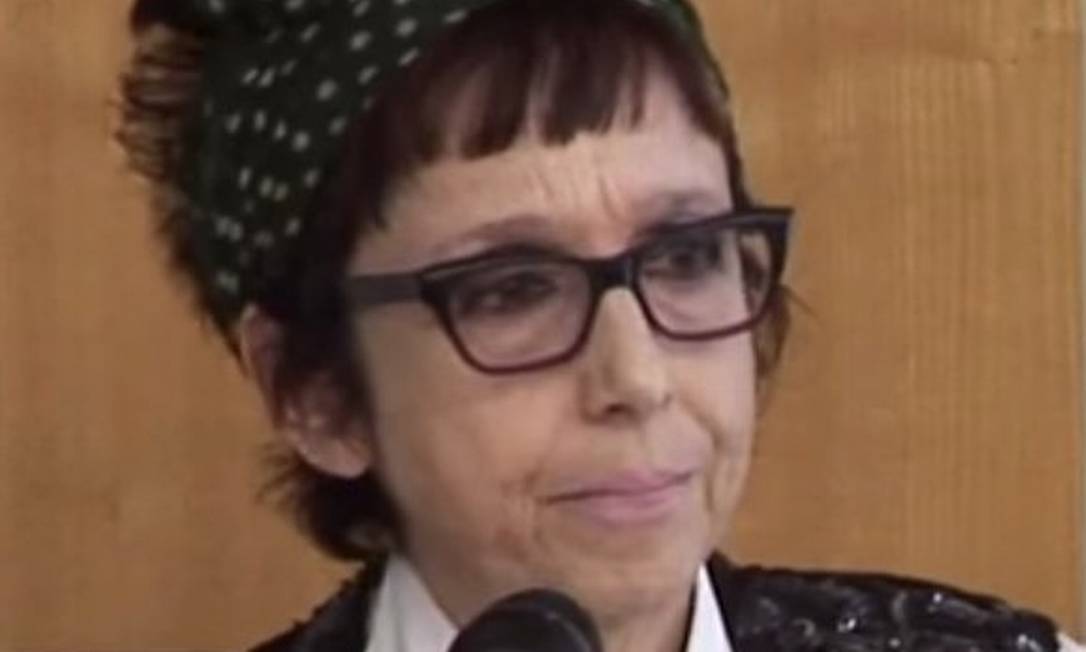 Universidade de Nova York afasta professora acusada de assediar aluno ...