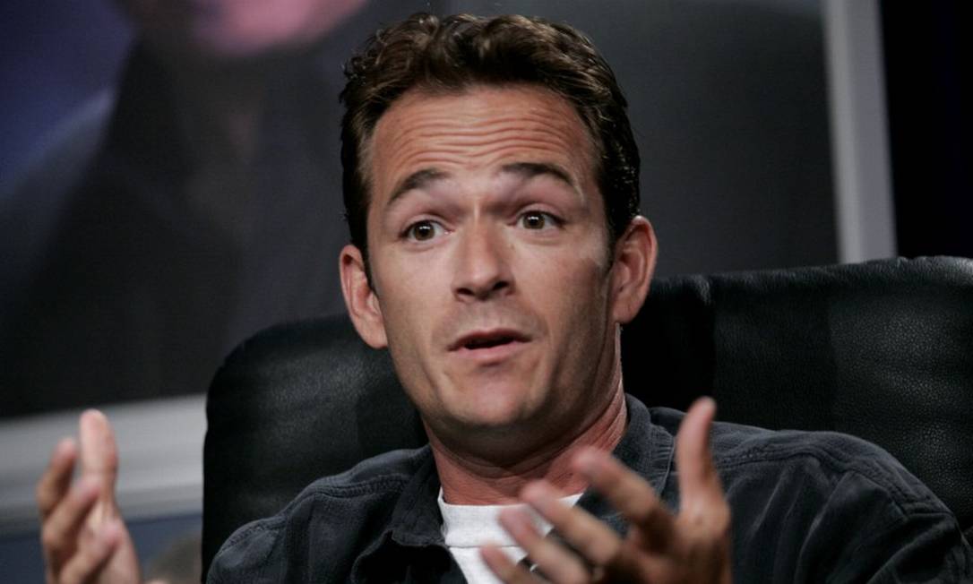 Entenda como um AVC atinge alguém jovem como o ator Luke Perry - Jornal ...