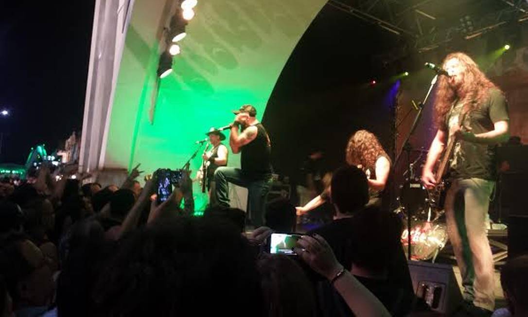 Com hard rock inspirado no AC/DC, Motorocker empolga a Rock Street ...