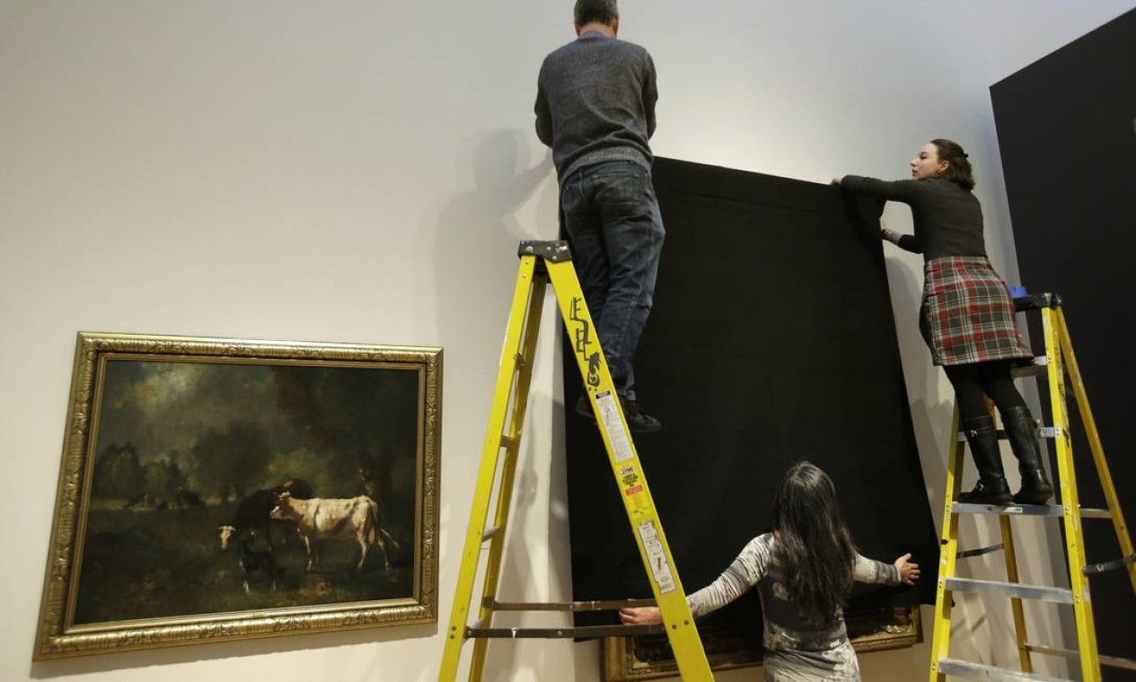 Em protesto contra Trump, museu nos EUA retira obras feitas por ...