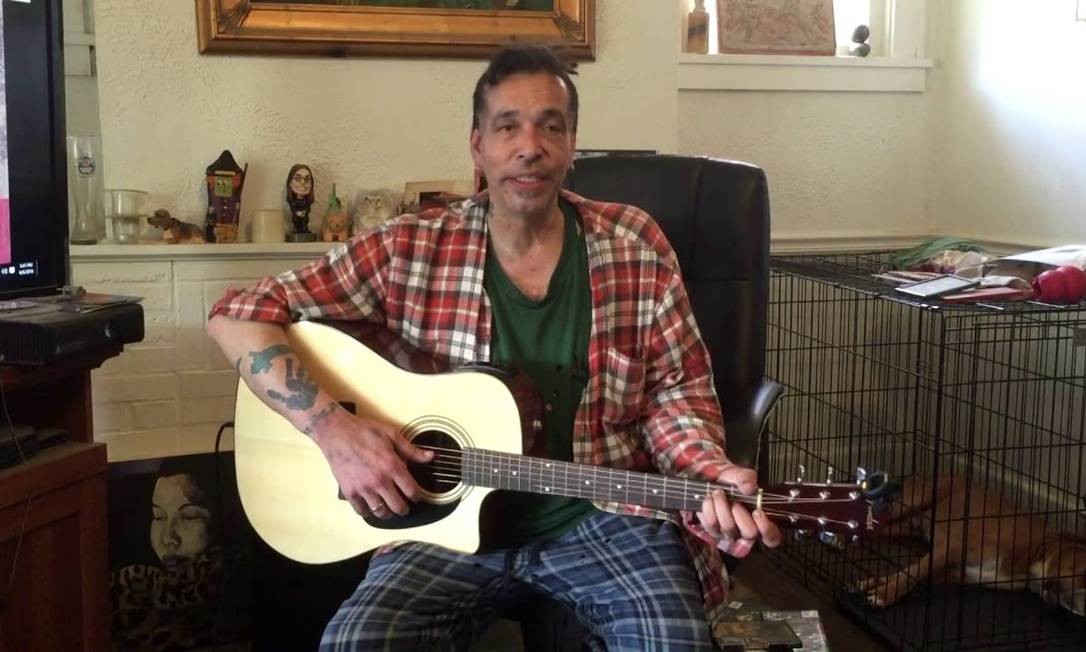 Chuck Mosley, ex-vocalista do Faith No More, morre aos 57 anos - Jornal ...