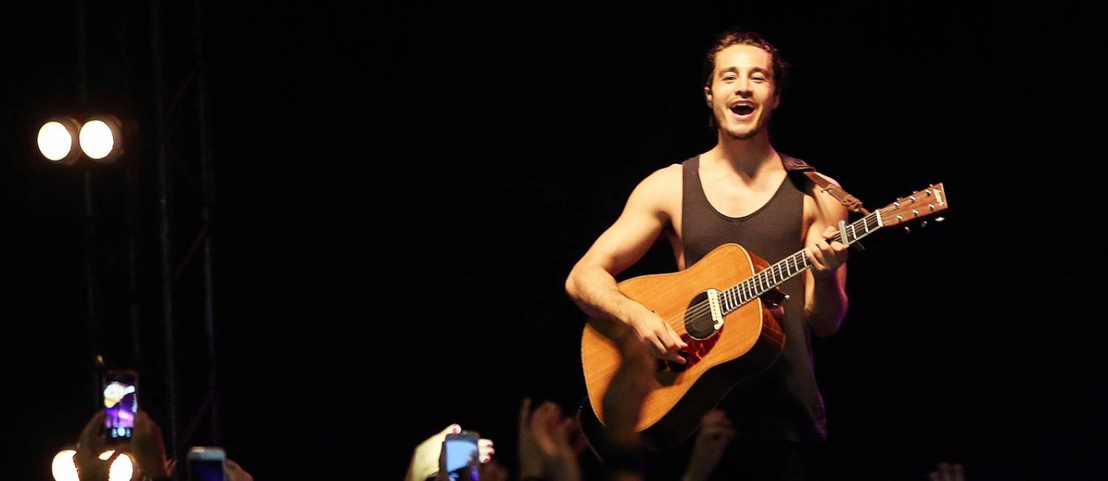 Tiago Iorc lança álbum 'Reconstrução' após período sabático, mas mantém ...