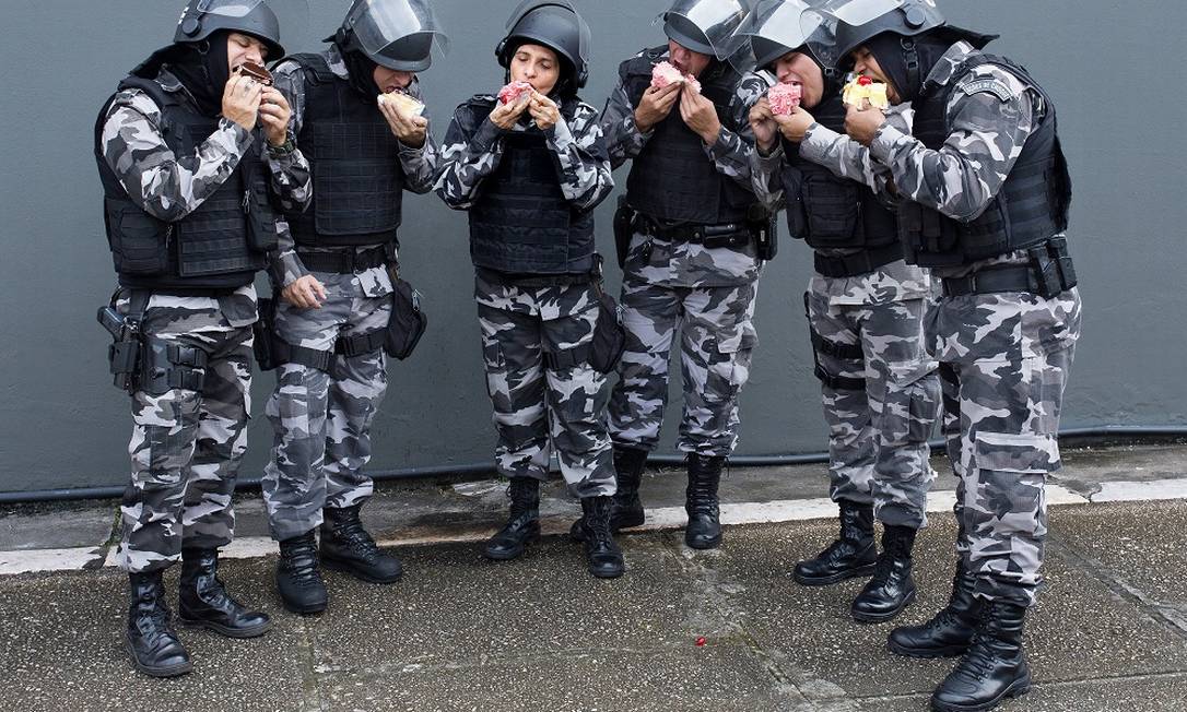 Artista visual e perita criminal, Berna Reale conta como violência ...