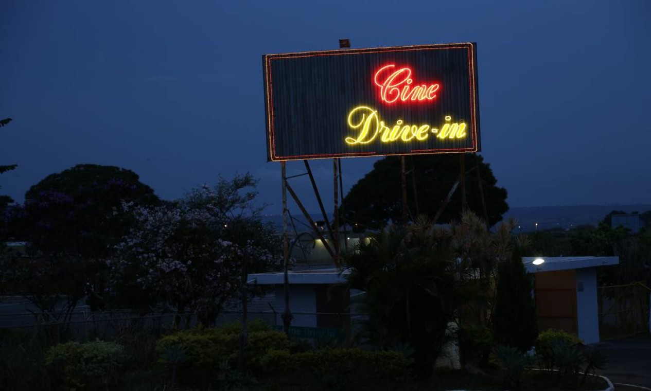 Último cinema drive-in do Brasil 'fecha as portas' por coronavírus ...