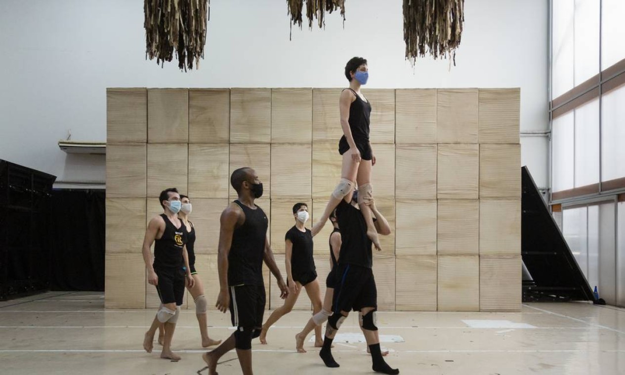 Deborah Colker: cenas de um ensaio na pandemia - Jornal O Globo