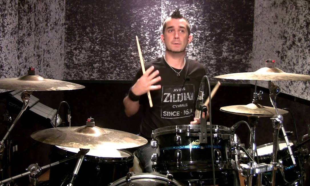 Baterista do Offspring é demitido por se recusar a tomar vacina contra ...