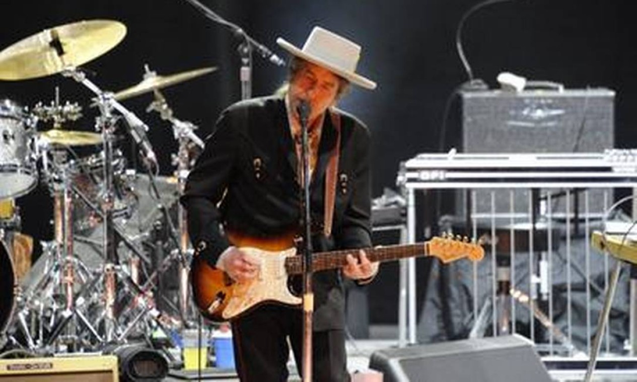 EUA cogitaram usar Bob Dylan e Joni Mitchell como 'armas' contra ...