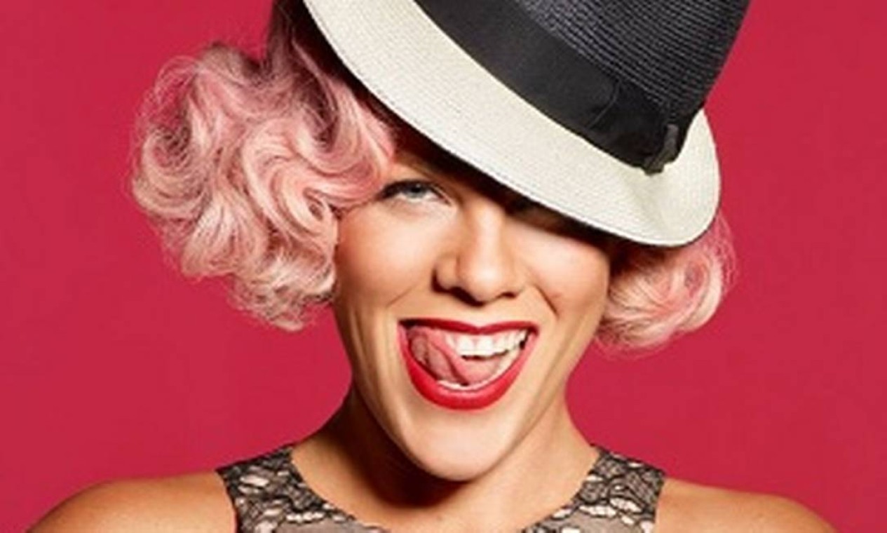 Adolescente é preso em show da Pink após dizer no Twitter que tinha ...
