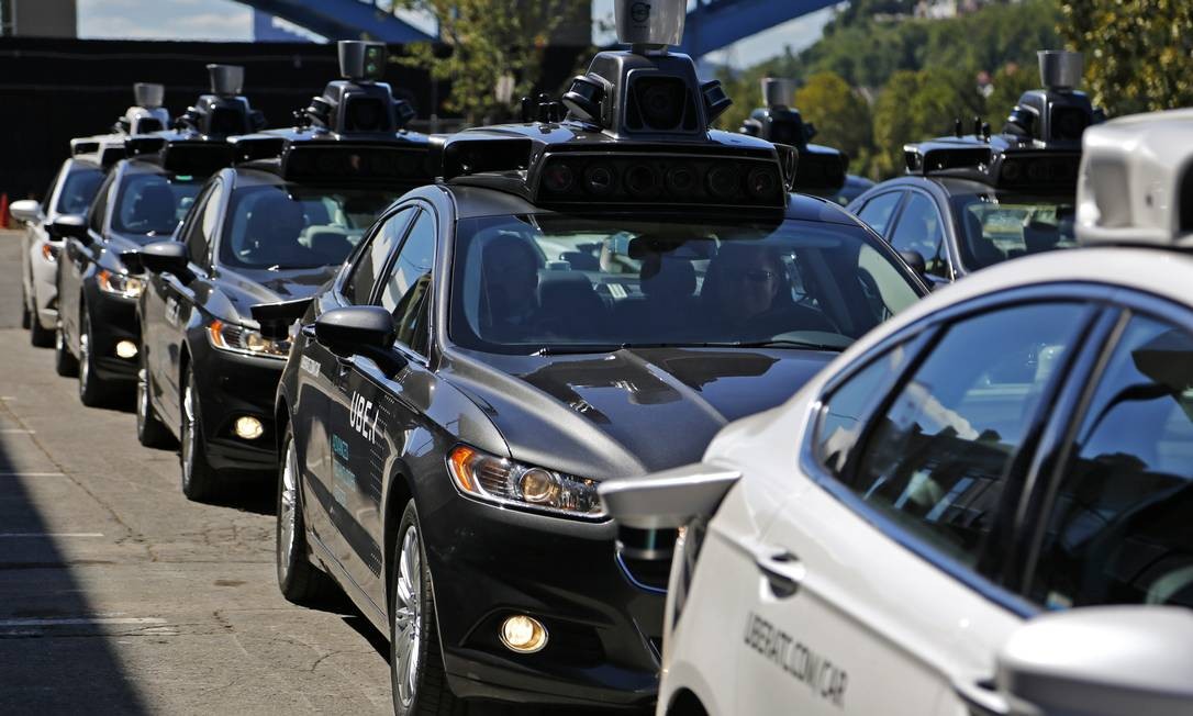 Uber lança serviço de carros sem motorista nos EUA - Jornal O Globo