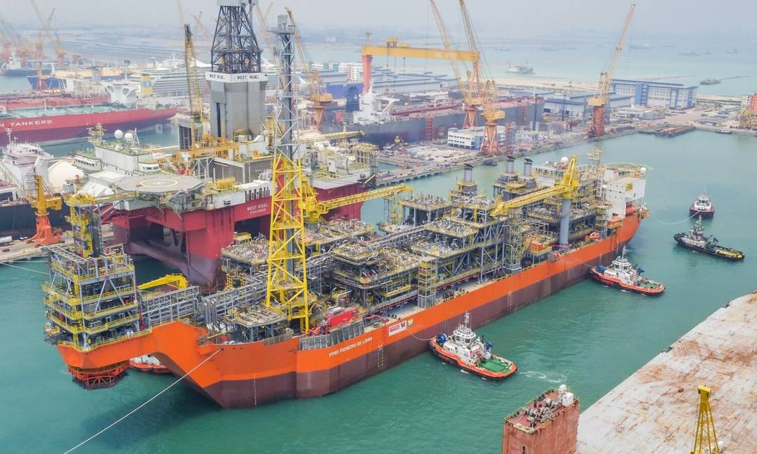 Primeira plataforma de Libra, no pré-sal, chega à Bacia de Santos ...