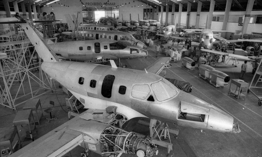 Conheça a história da Embraer em imagens - Jornal O Globo