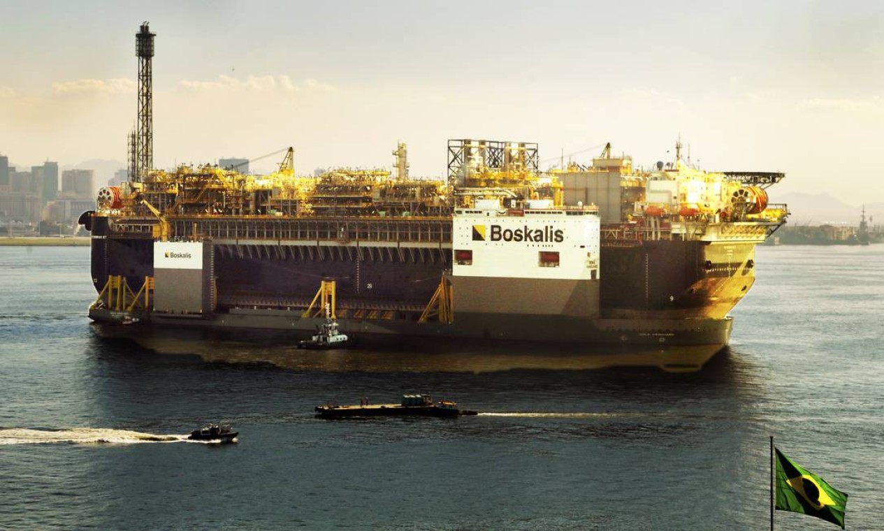 Plataforma P-67, da Petrobras, chega ao Rio para operar no pré-sal da ...