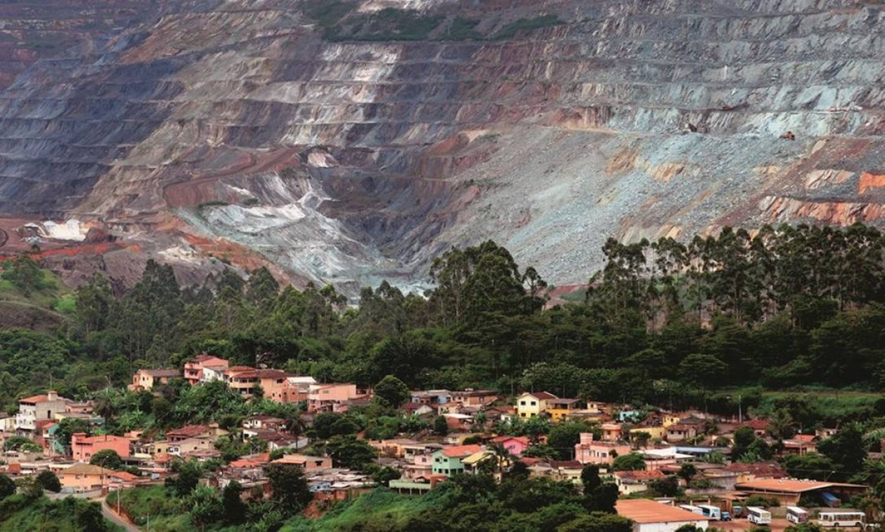 O cotidiano do medo em Itabira, terra de Drummond - Época