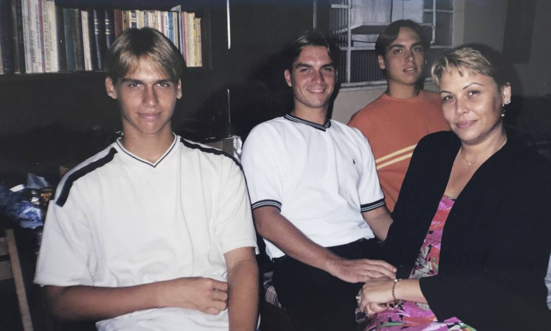 A jornada eleitoral de Rogéria, a matriarca Bolsonaro - Época