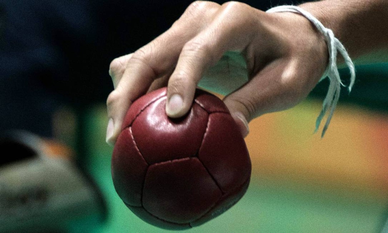 Detalhe paralímpico: Jogo de bocha - Jornal O Globo