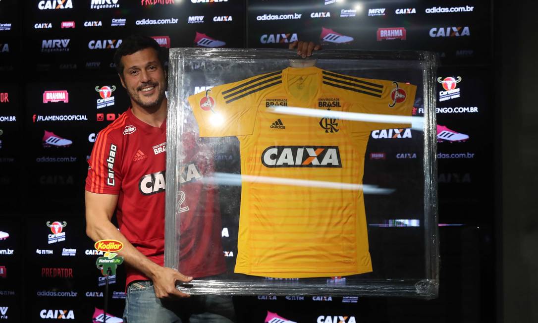 Antes de despedida, Júlio César minimiza crise no Fla e defende Diego ...