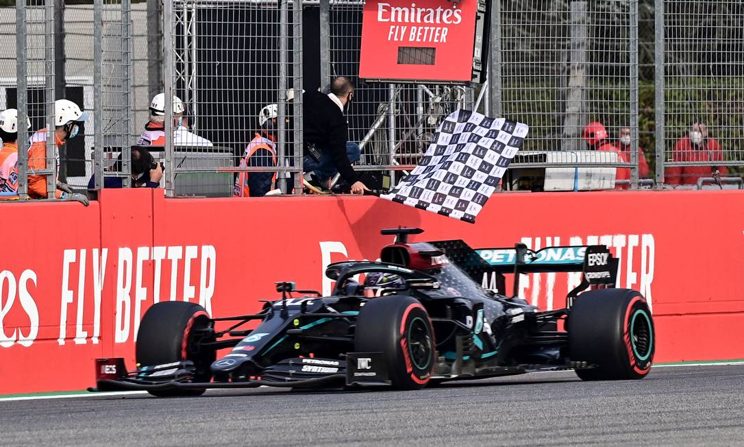 Hamilton vence em Ímola e Mercedes é campeã do Mundial de Construtores ...