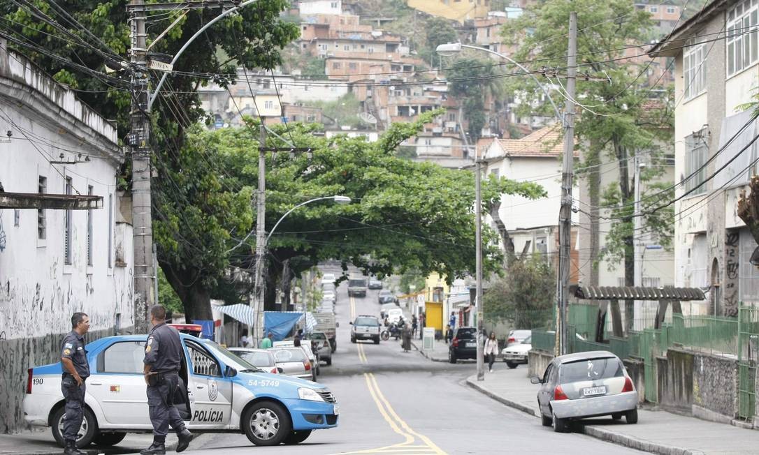 Polícia começa a fazer cerco para ocupação do Complexo do Lins - Jornal ...