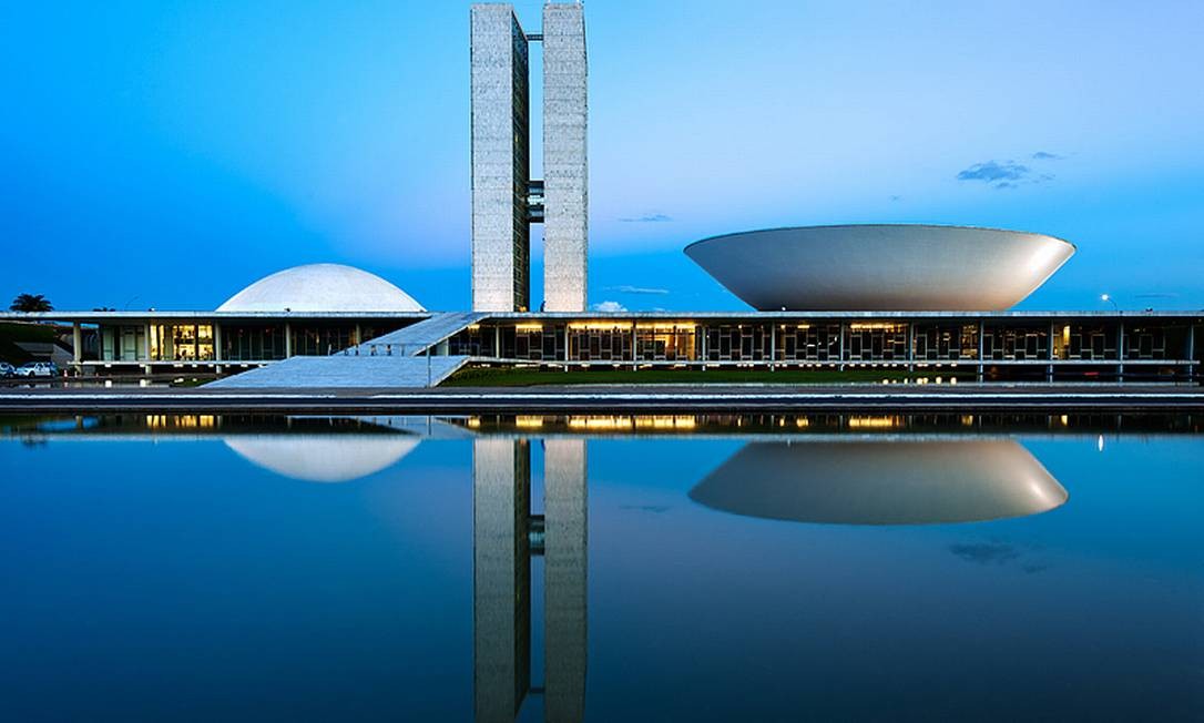 A Brasília de Oscar Niemeyer à noite - Jornal O Globo