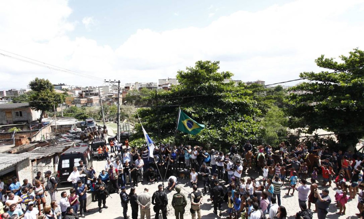 Complexo do Lins é ocupado para implantação de duas novas UPPs - Jornal ...