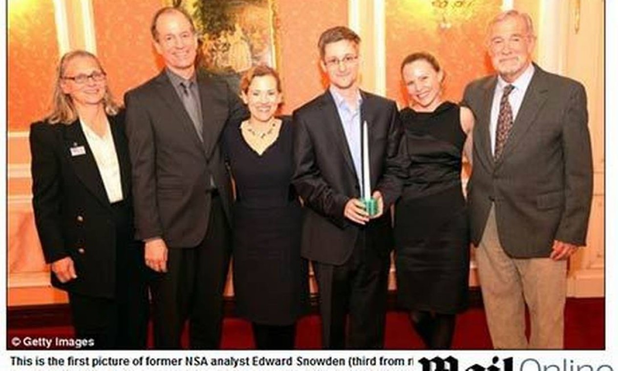 Snowden recebe prêmio de quatro ex-informantes americanos - Jornal O Globo