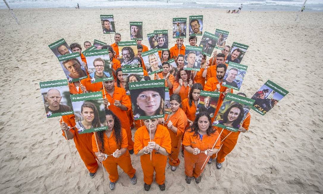Greenpeace realiza ato no Rio pela libertação de brasileira e de outros ...