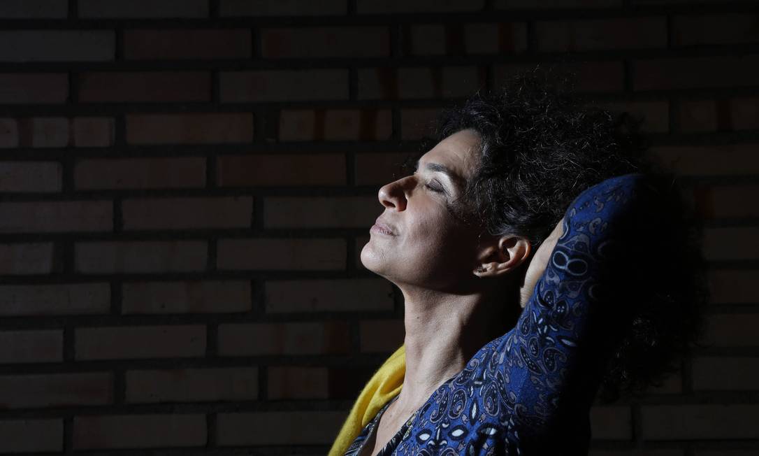 O universo feminino nos 40 anos de carreira de Simone - Jornal O Globo