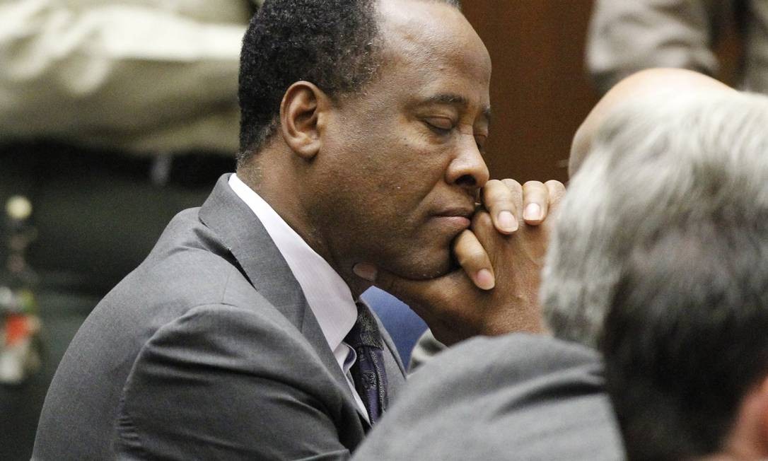 Livre da prisão, Conrad Murray dá detalhes do tratamento de Michael ...