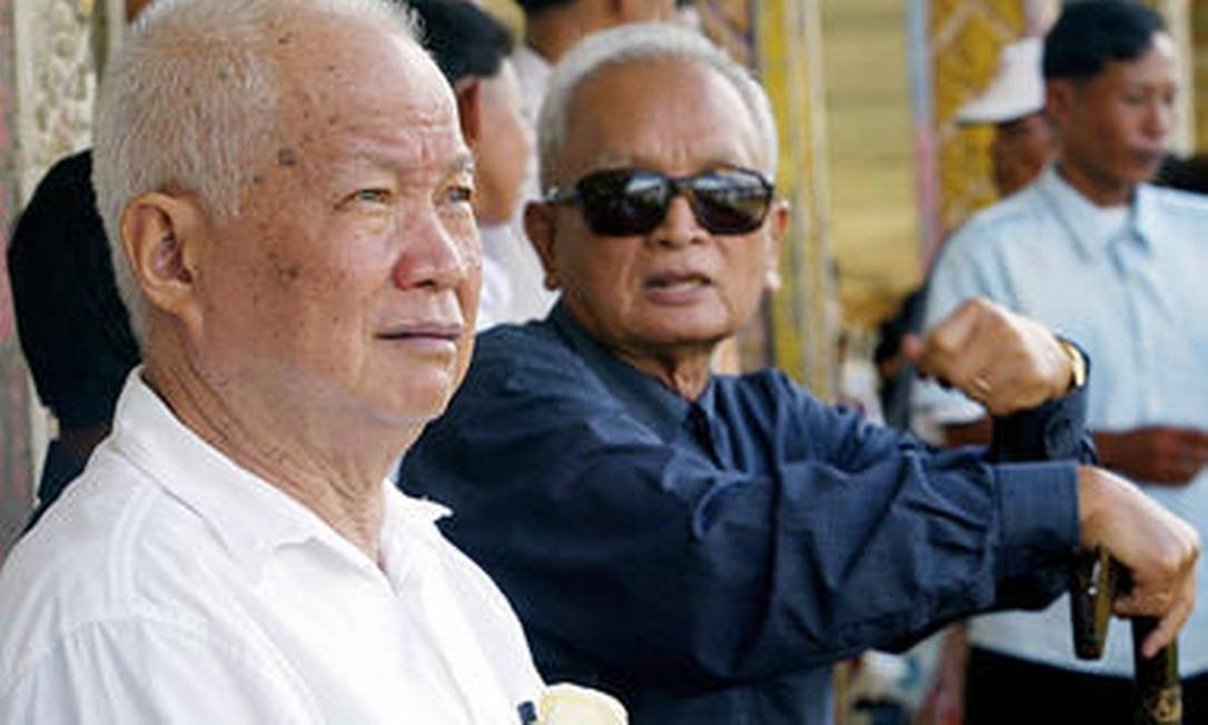 Ex-líder do Khmer Vermelho nega acusações de genocídio - Jornal O Globo