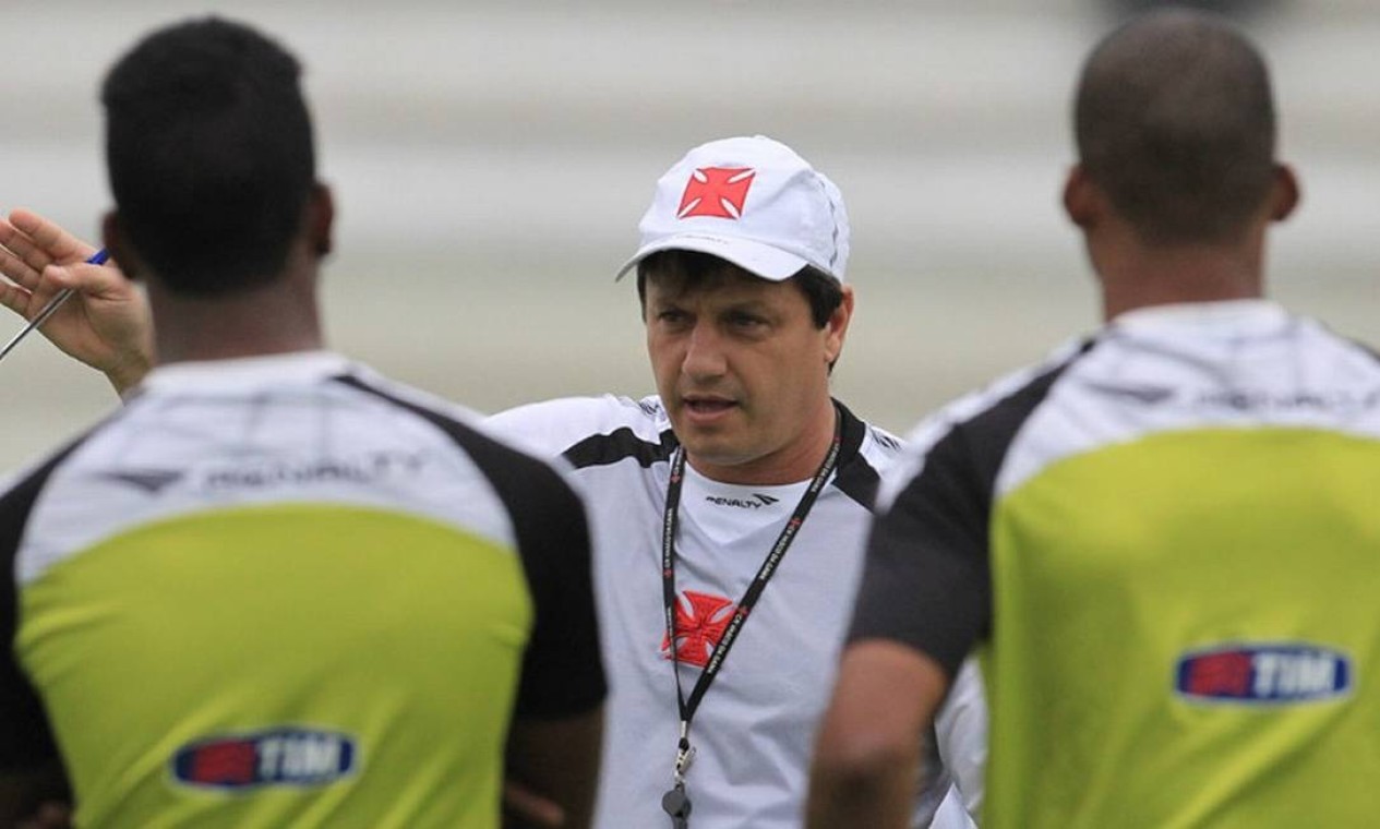Adílson estreia no Vasco, contra o Coritiba, em busca de vitória e ...