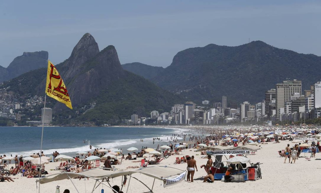Domingo de sol e praia lotada - Jornal O Globo
