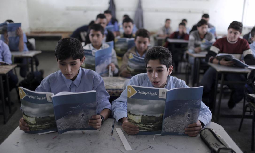 Hamas usa livros didáticos para formar nova geração de militantes ...