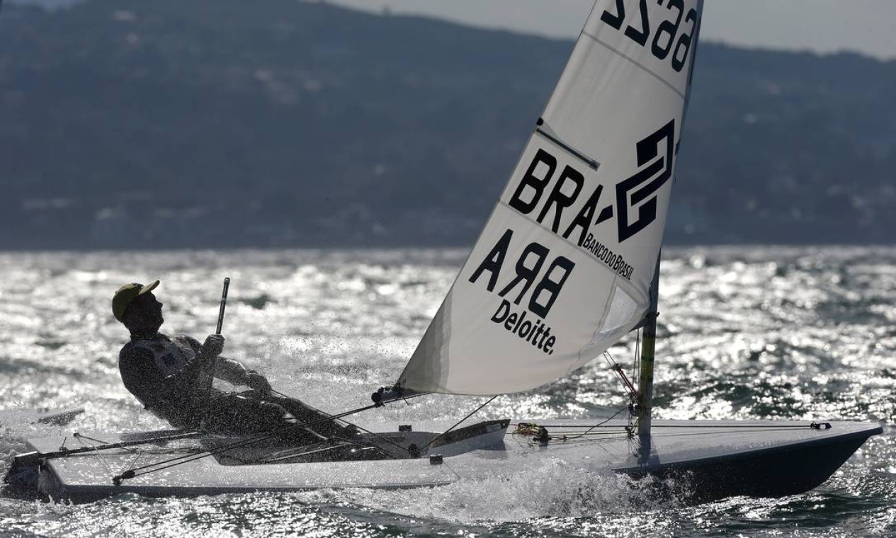 Robert Scheidt fica em sétimo na estreia no Mundial de Laser - Jornal O ...