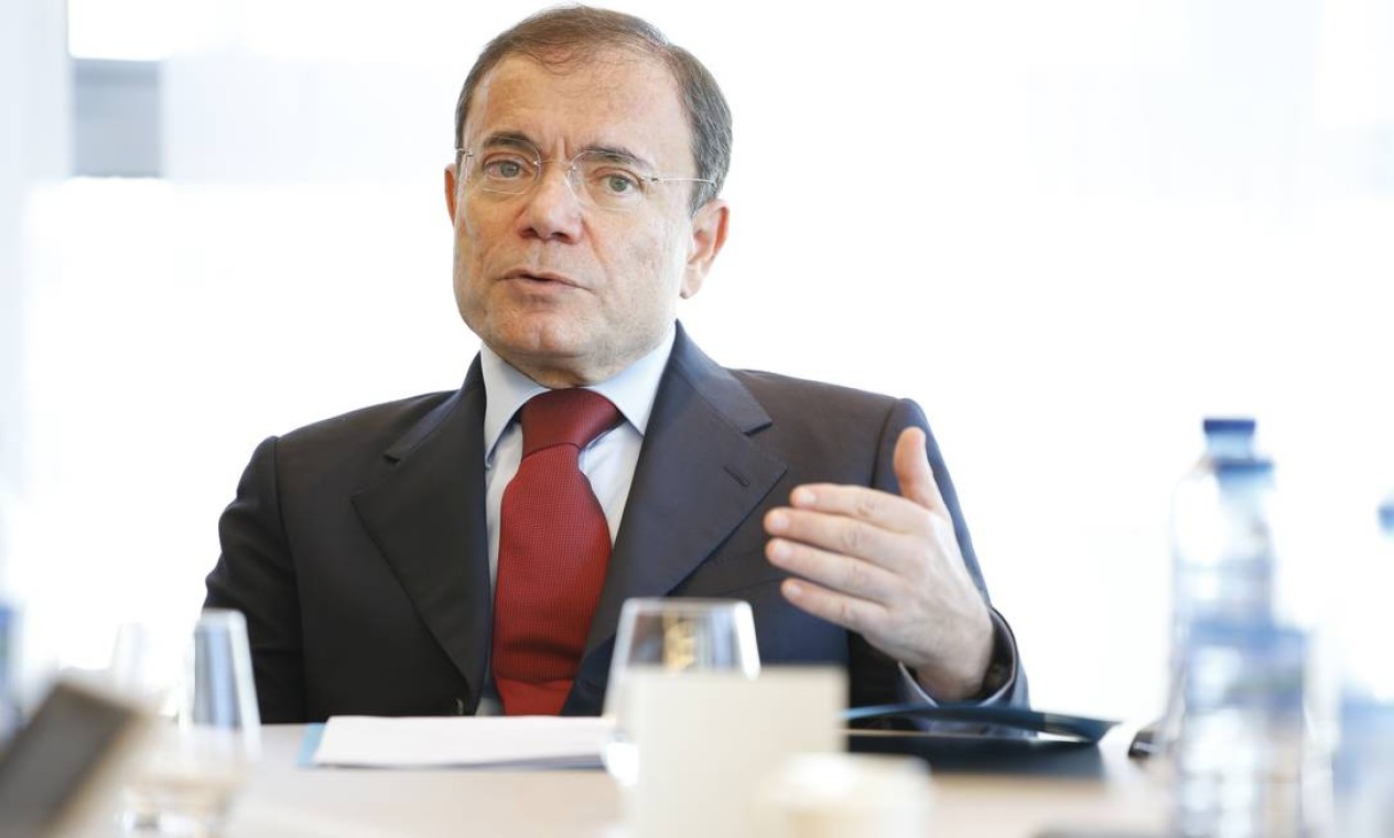 Naouri: após fim de disputa com Abílio, Grupo Pão de Açúcar investirá ...