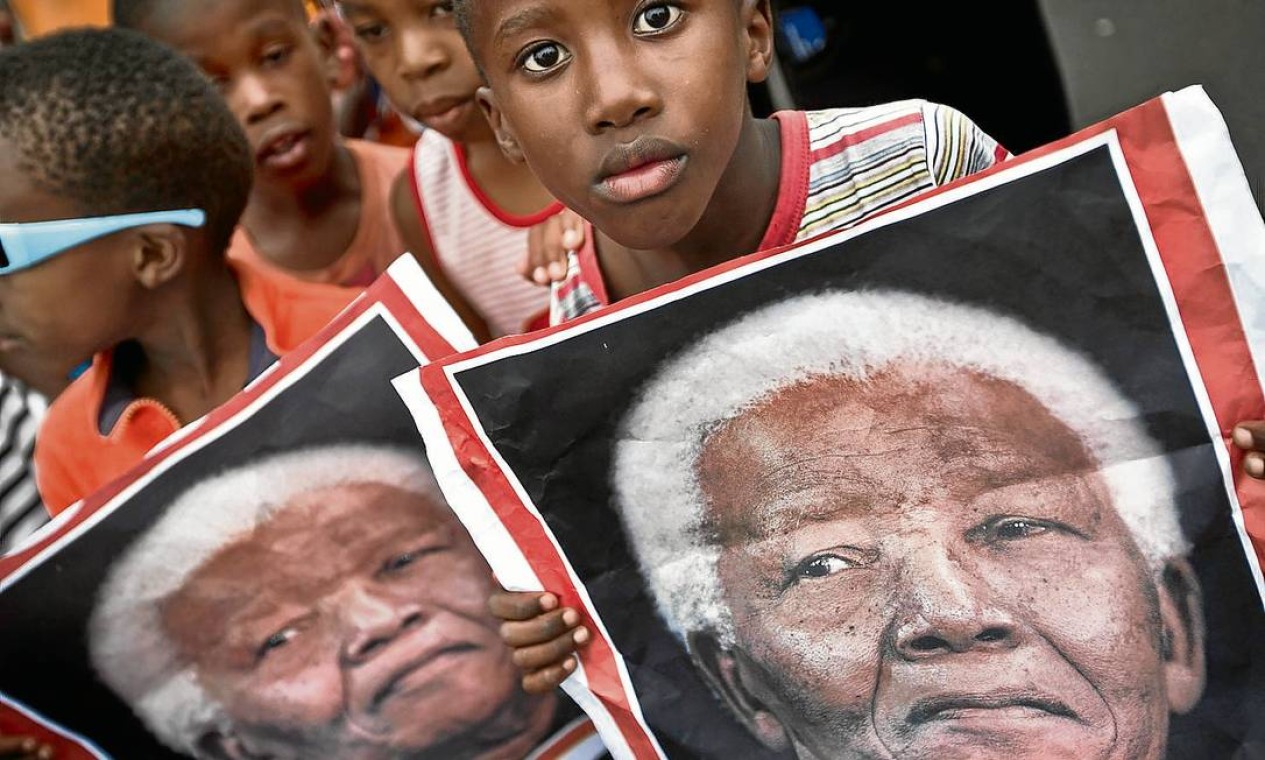 ‘Mandela nunca quis ser herói nem santo; é sua maior virtude’ - Jornal ...