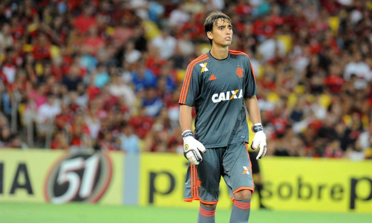 César fecha o gol na estreia como profissional no Fla: 'Noite ...