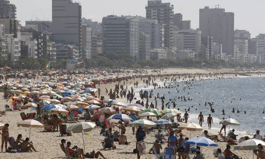 Primeiro sábado do ano é de praias lotadas - Jornal O Globo