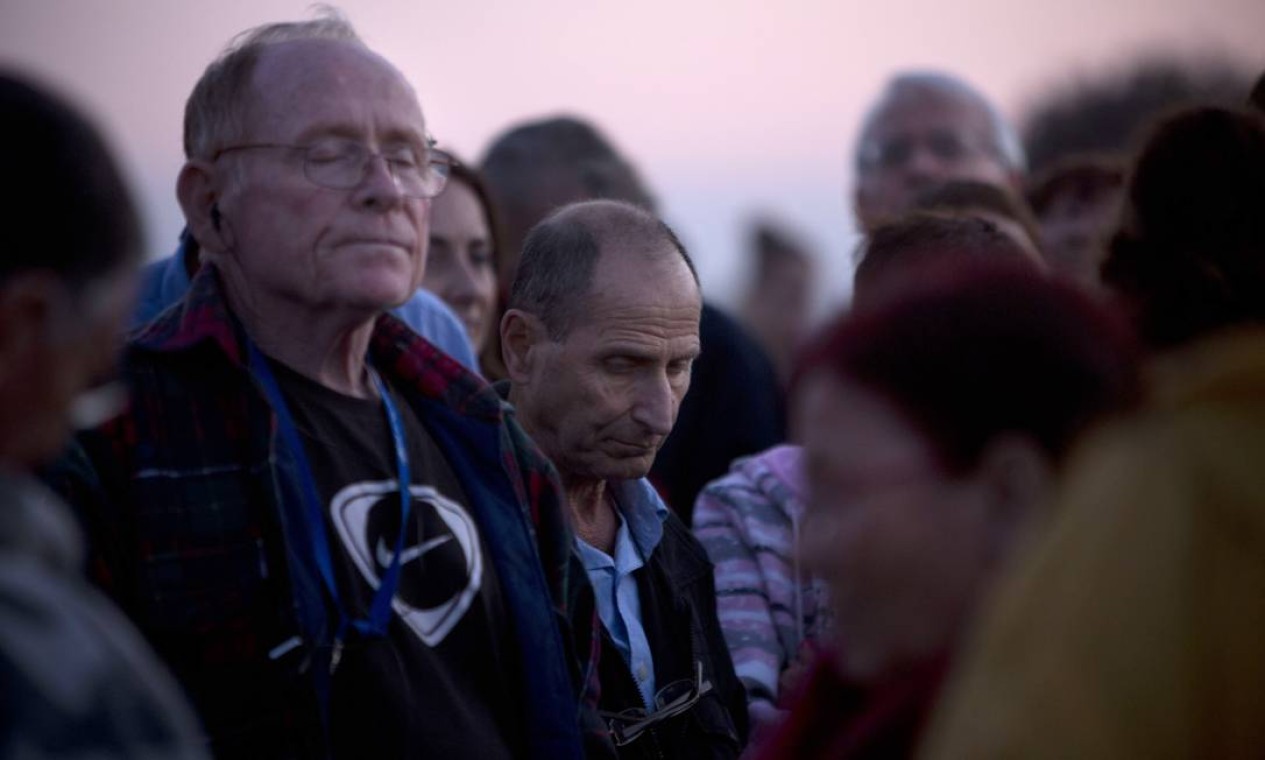 Enquanto Israel chora, palestinos comemoram a morte de Sharon - Jornal ...