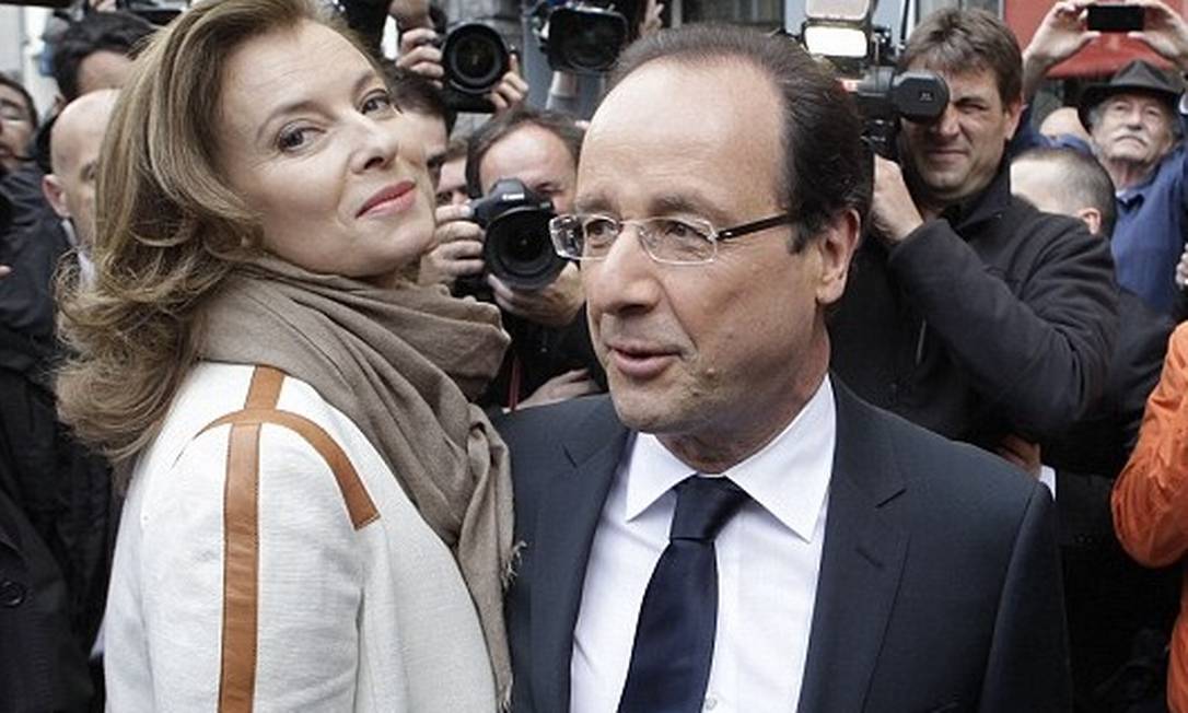 Após Hollande anunciar separação, Valérie Trierweiler agradece aos ...