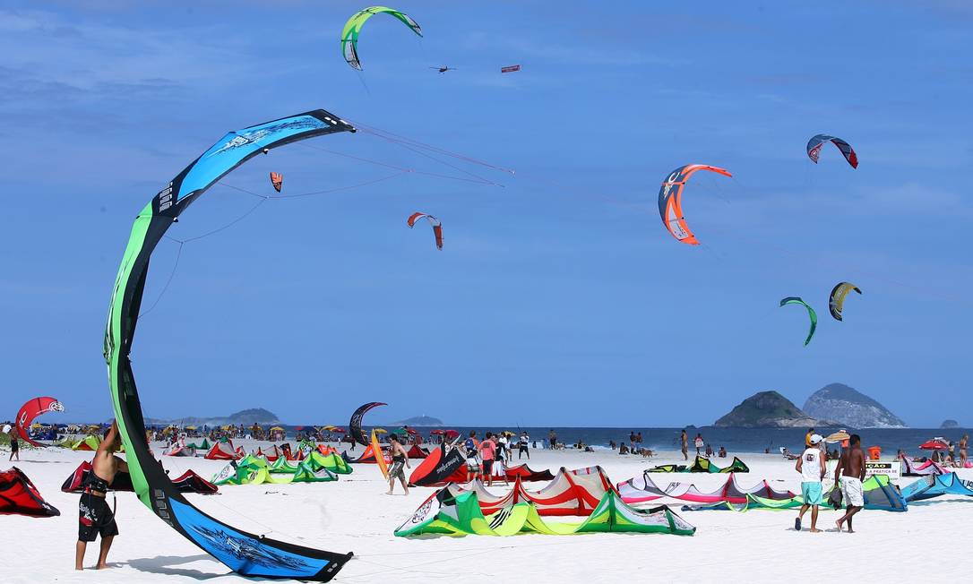 Kitesurf ganha mais praticantes e invade praias do Rio - Jornal O Globo