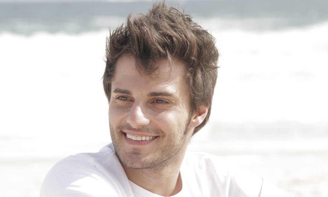 Em cartaz na televisão e no cinema, Hugo Bonemer é quase um carioca ...