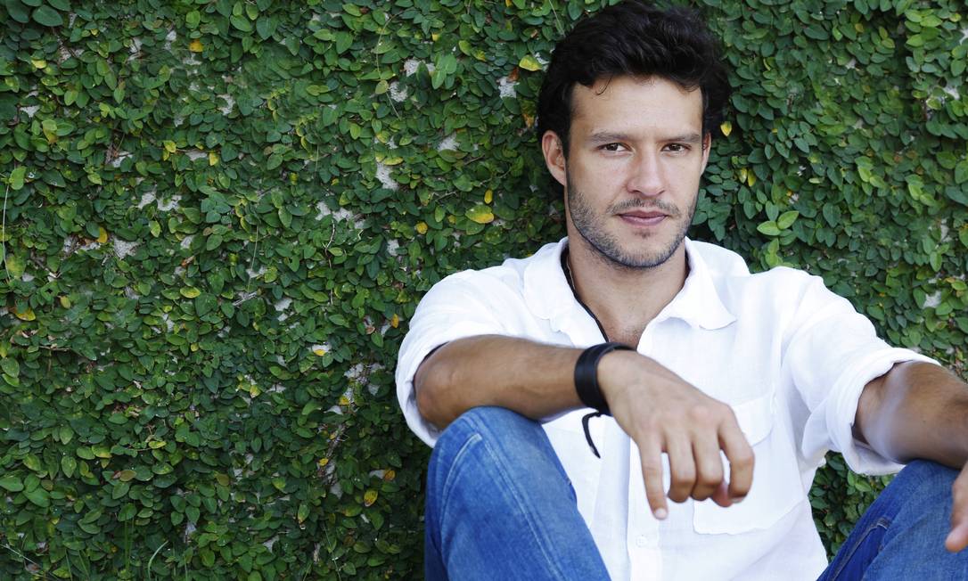 Ator de ‘Em família’ fala da sensação de ser enterrado vivo em cena ...