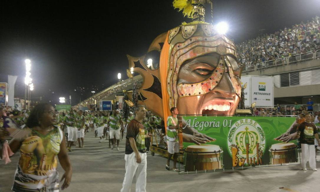 Embalos de sábado à noite: Império da Tijuca e São Clemente agitam a ...