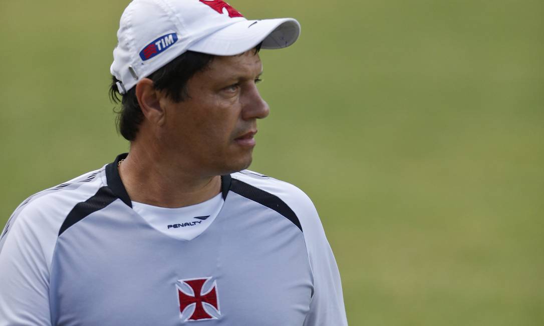 Adilson Batista comanda treino fechado no Vasco - Jornal O Globo