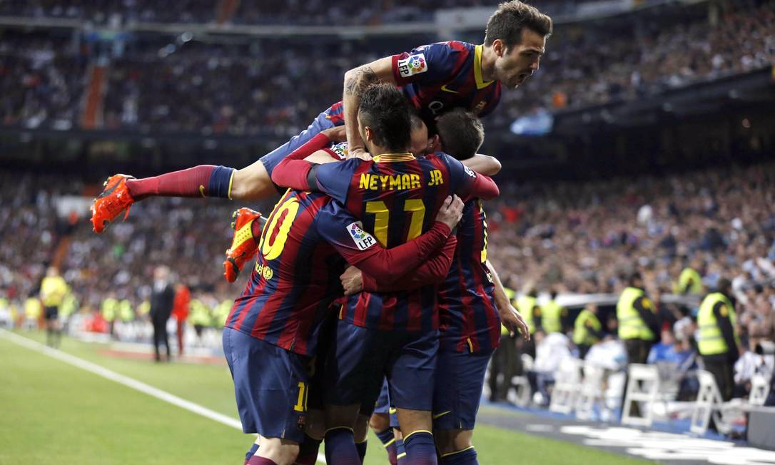 Com três gols e atuação decisiva de Messi, Barcelona ganha do Real ...