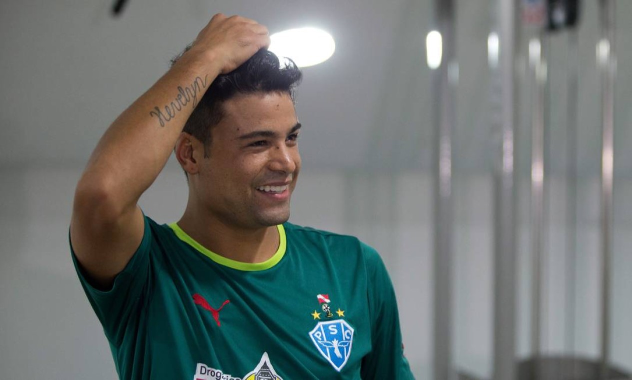 Pivô do rebaixamento da Portuguesa, Héverton abre o verbo e o coração ...