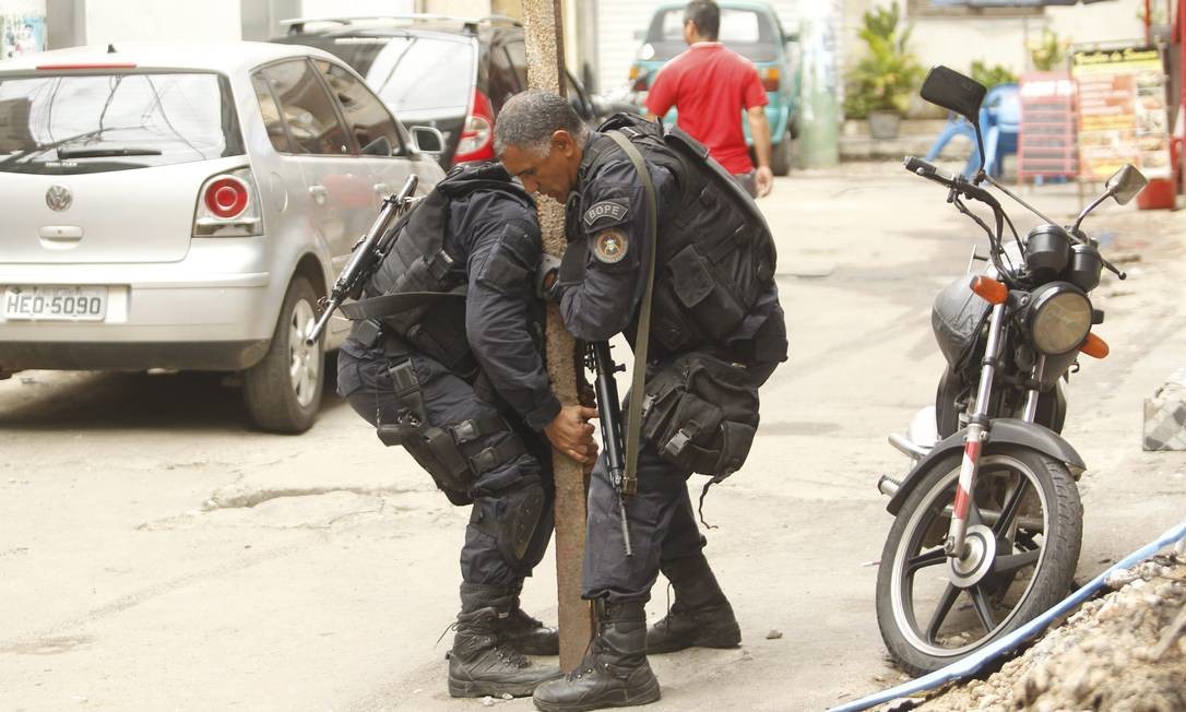 Bope faz operação em favelas do Complexo da Maré - Jornal O Globo