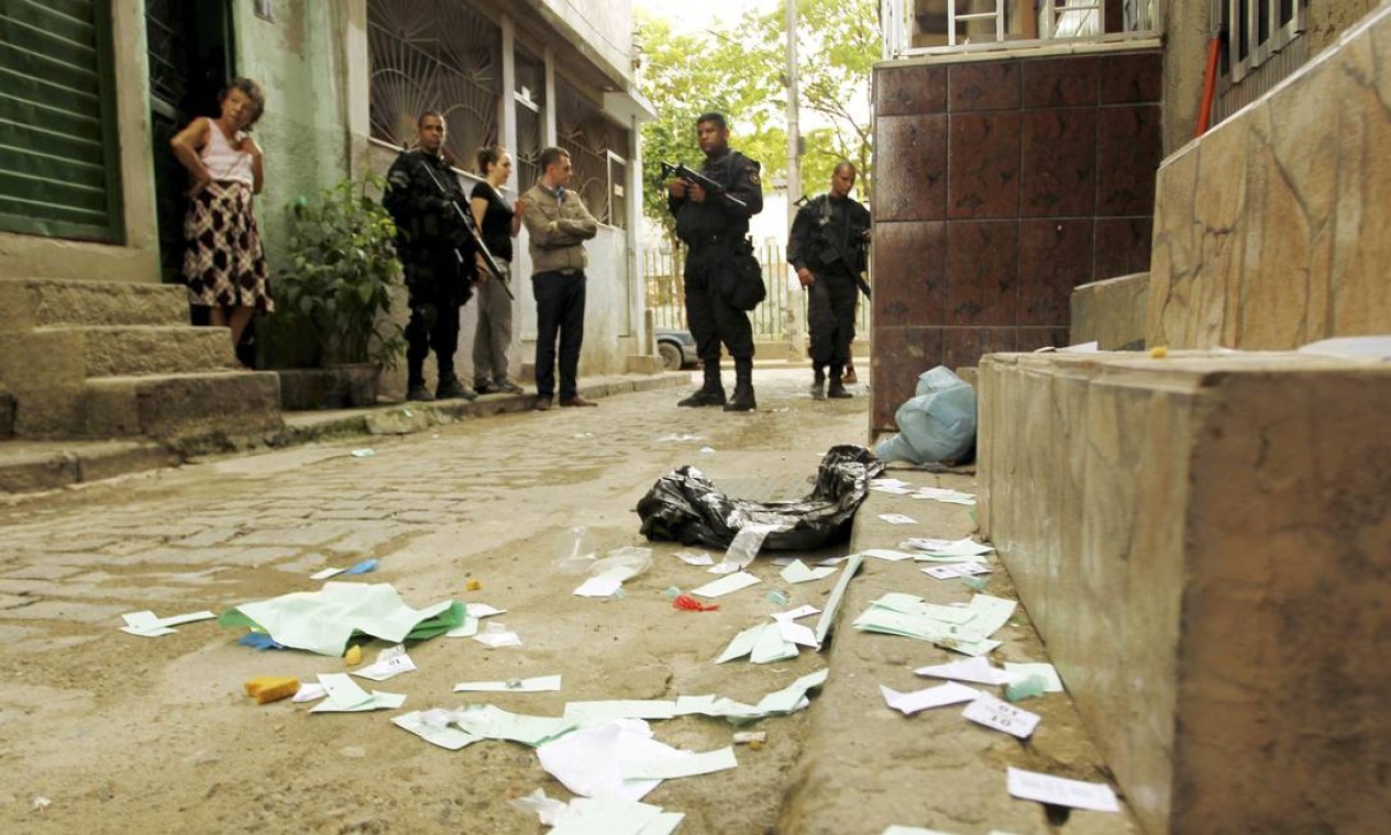 Bope faz operação em favelas do Complexo da Maré - Jornal O Globo