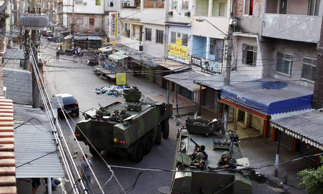 Complexo da Maré é ocupado no Rio - Jornal O Globo
